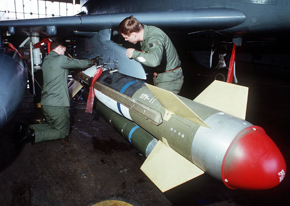 AGM-130空地导弹图册_360百科