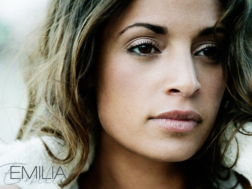 艾米利亚_360百科